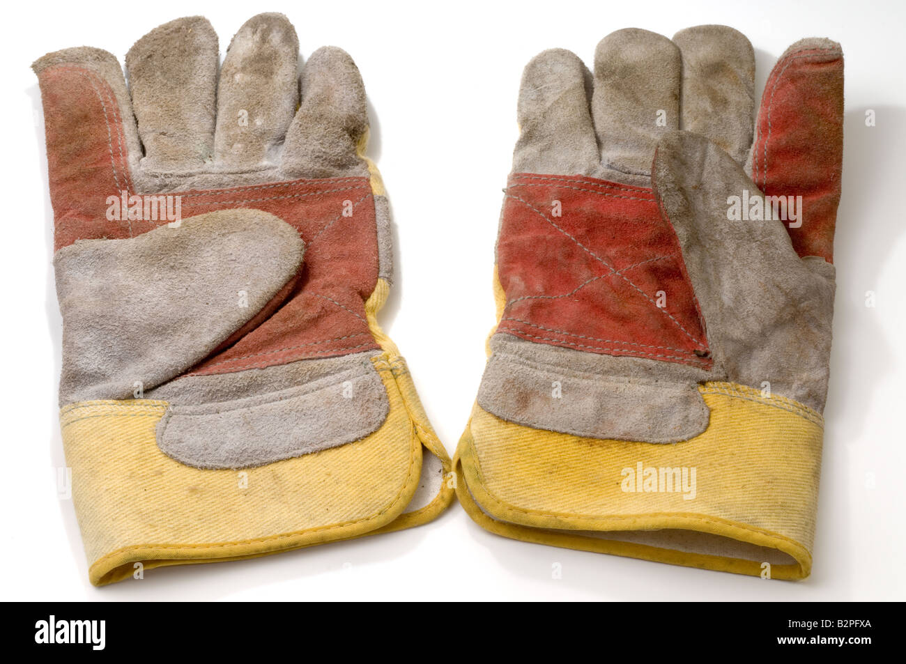 Pair of workman's old gloves Stock Photo - Alamy