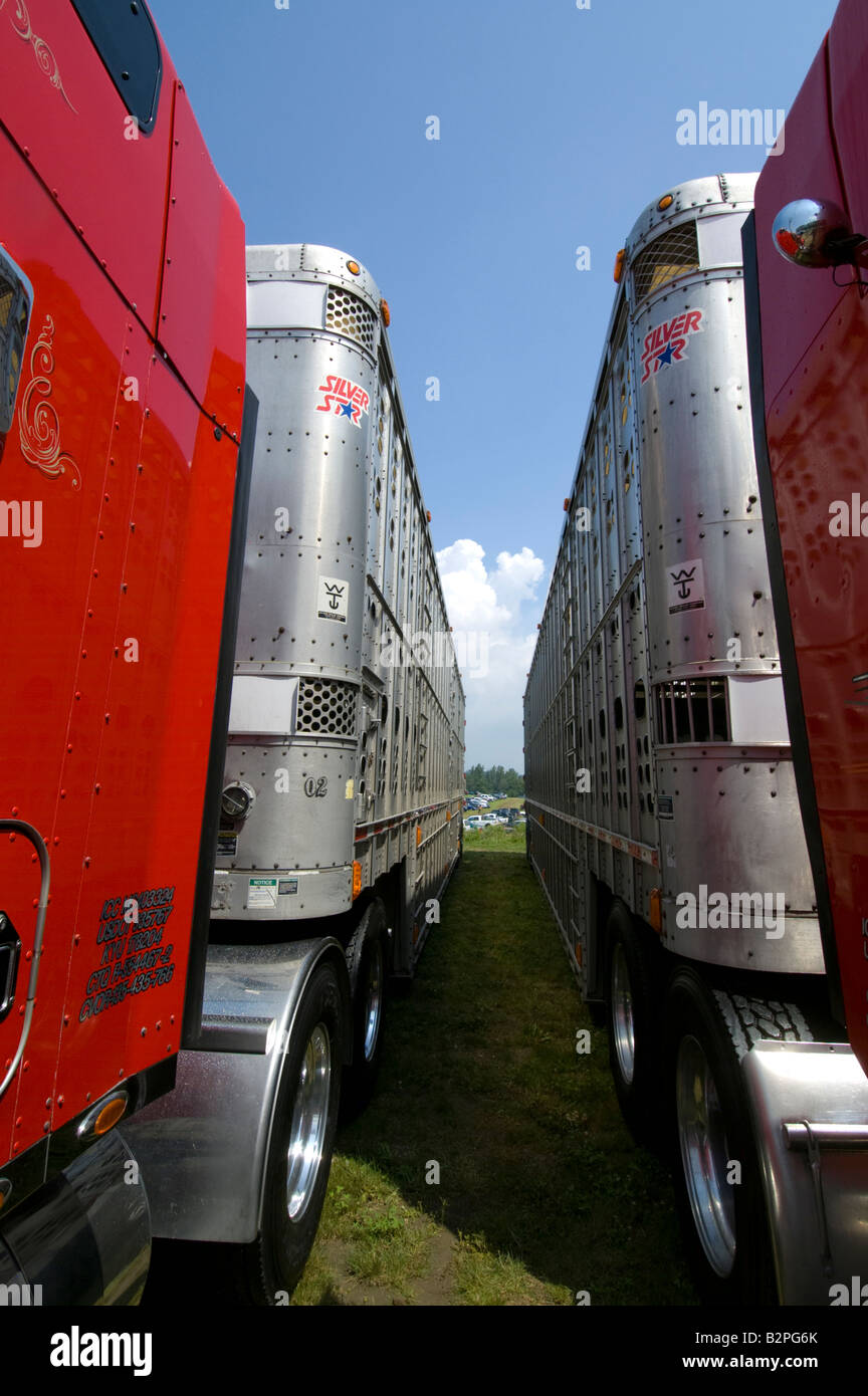 Semi tractor trailer big rig trucks Stock Photo - Alamy