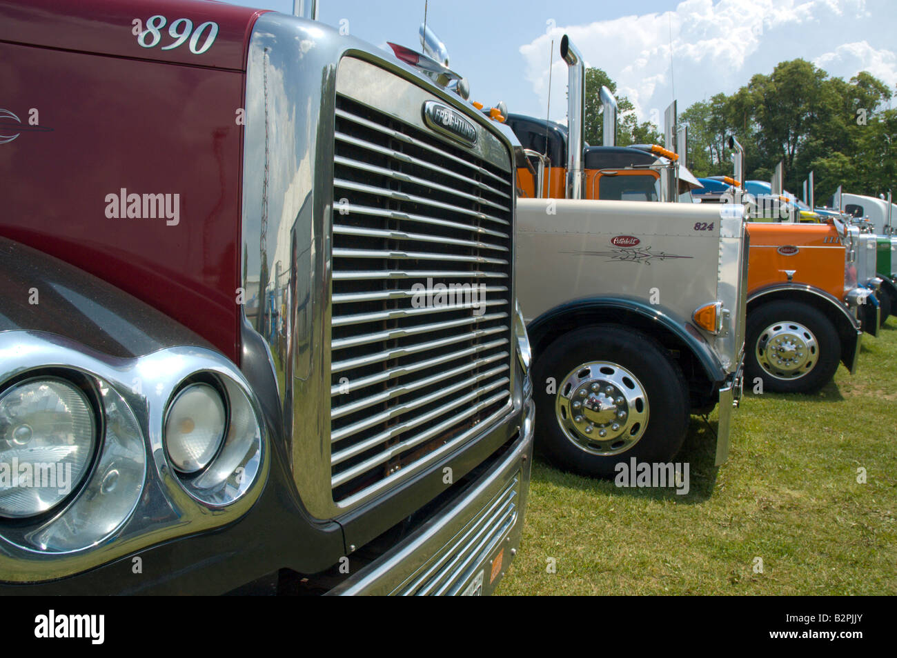 Trailer and hauler hi-res stock photography and images - Alamy