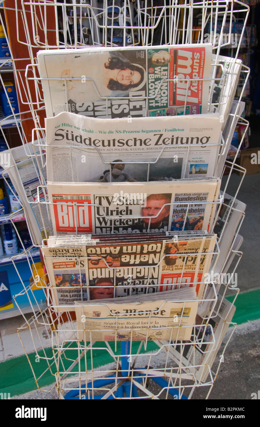 English periodical shop front hi-res stock photography and images - Alamy
