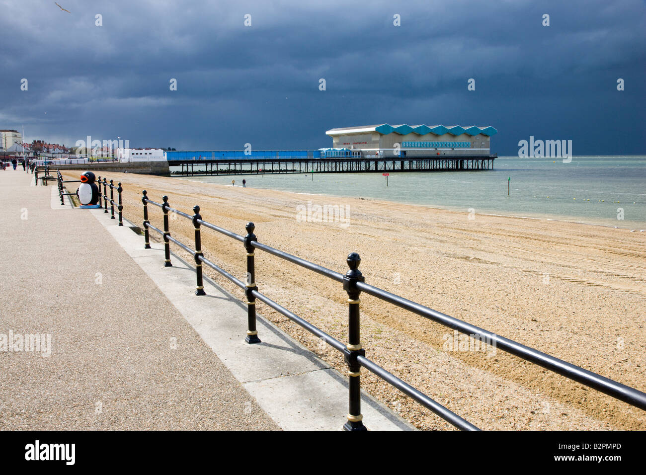 Promenade railings hi-res stock photography and images - Alamy