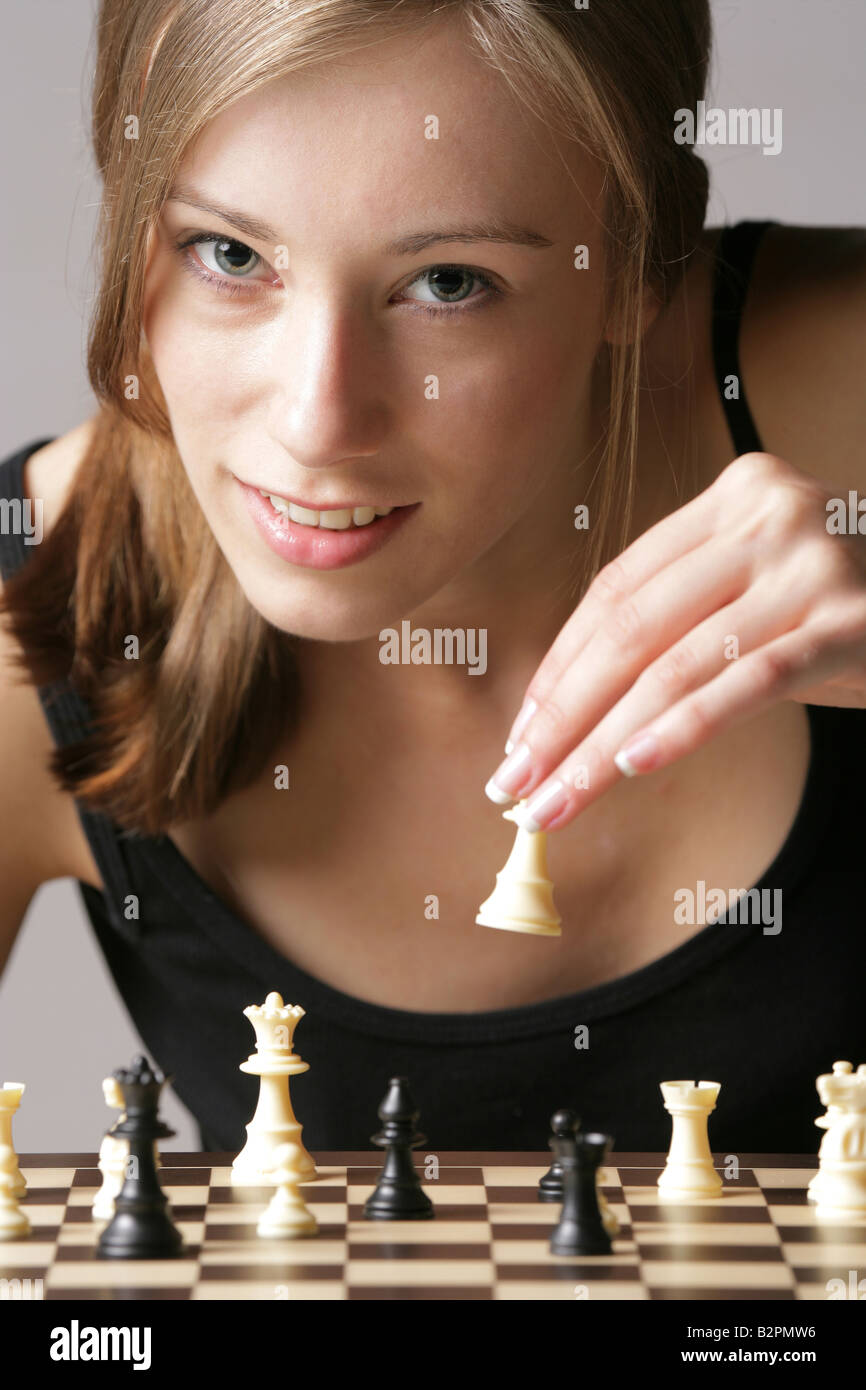 [female playing chess] Stock Photo - Alamy