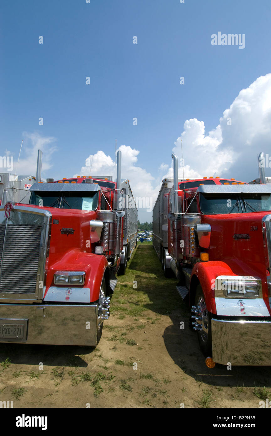 Semi tractor trailer big rig trucks Stock Photo - Alamy