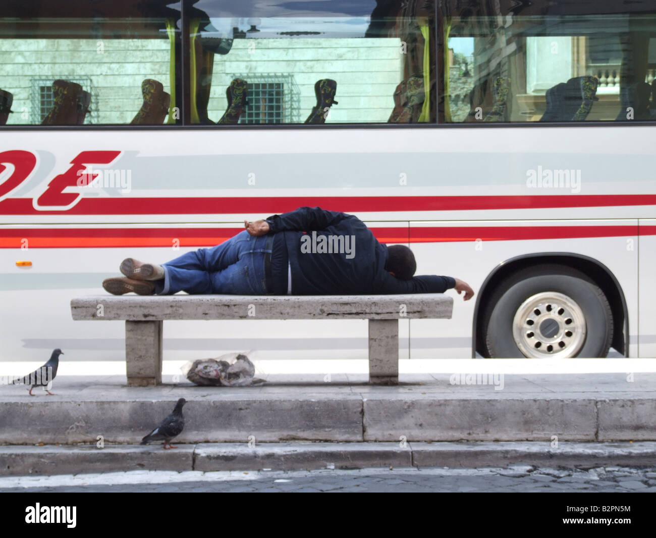 man sleeping on bench in rome italy Stock Photo - Alamy