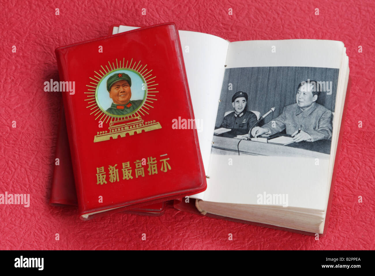 Mao's little red books including photo with Lin Biao published in 1969 ...