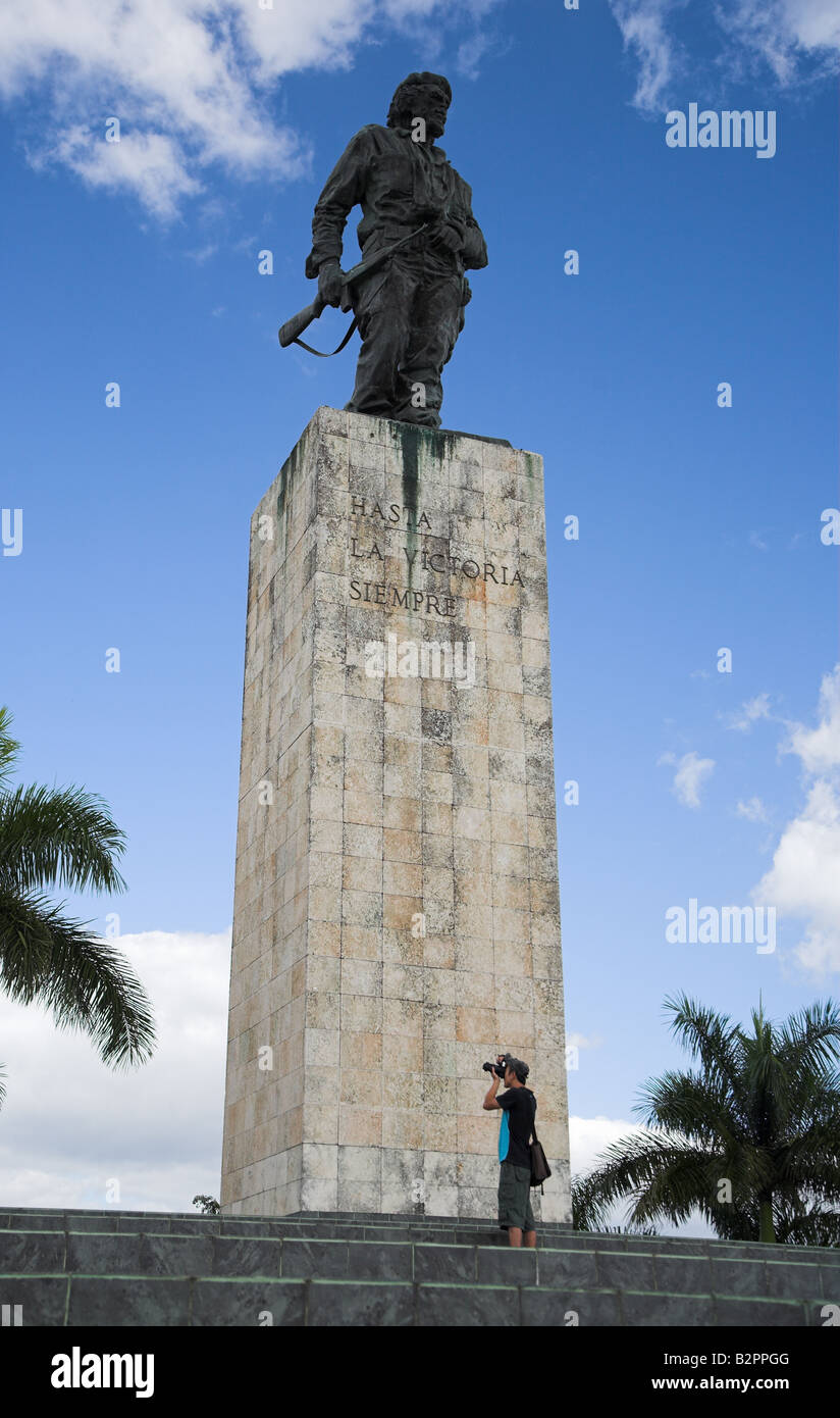 The Che Guavara memorial, where his remains are kept, in Santa Clara in ...