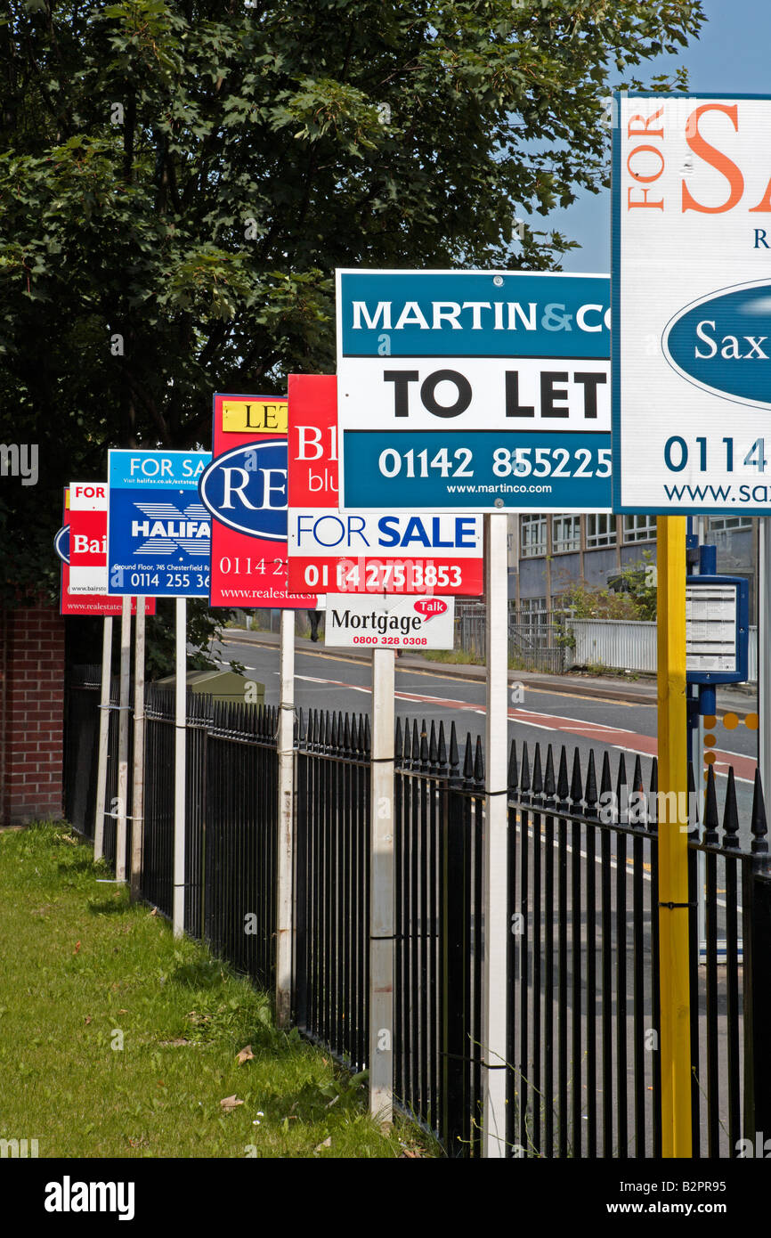 Estate agents signs hi-res stock photography and images - Alamy