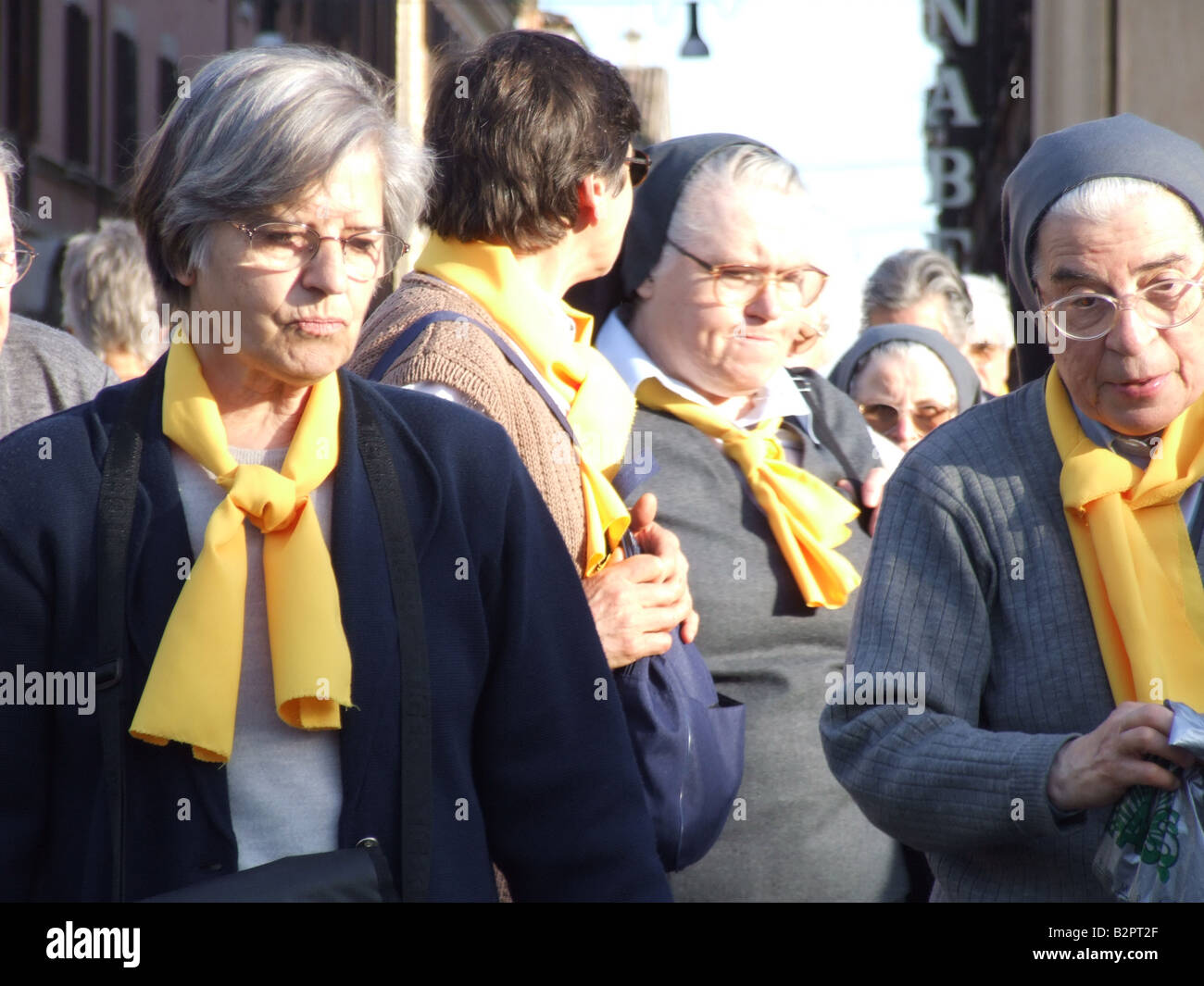 nuns with yellow scarves in rome italy Stock Photo - Alamy