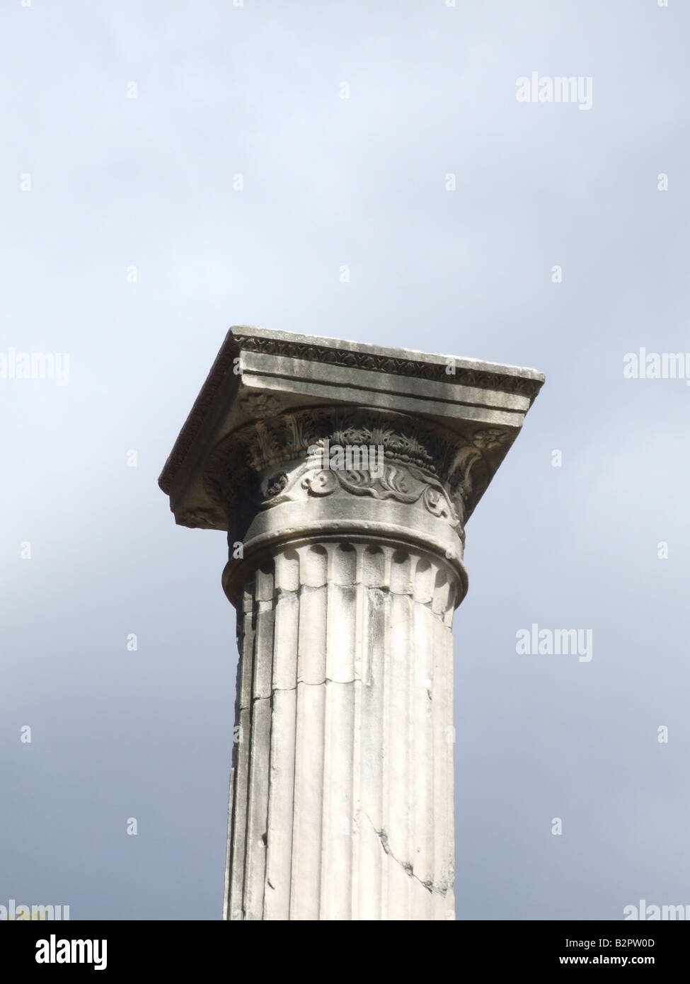roman column by piramide monument in rome italy Stock Photo - Alamy