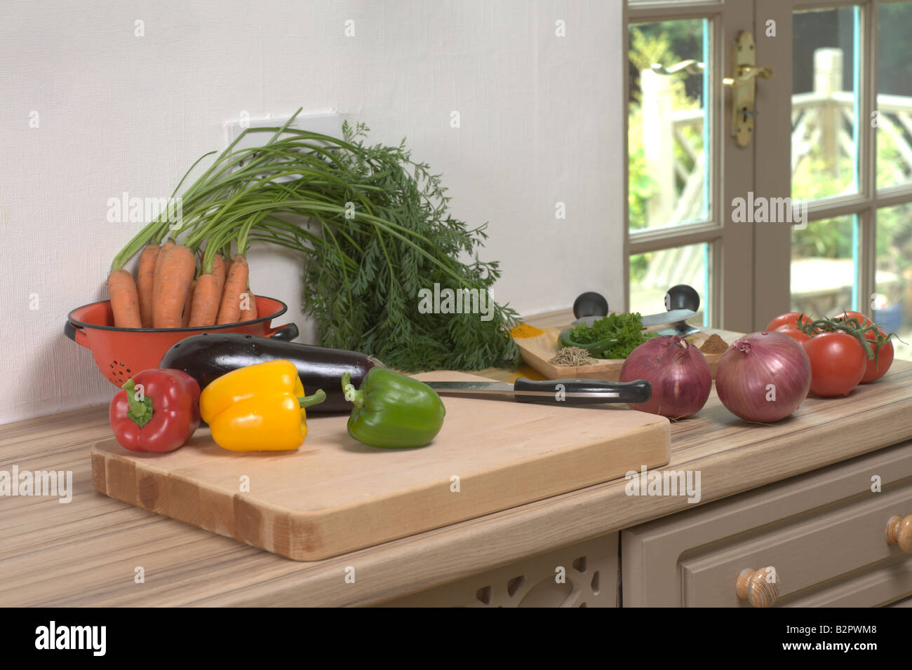 Chopping aubergine hi-res stock photography and images - Alamy