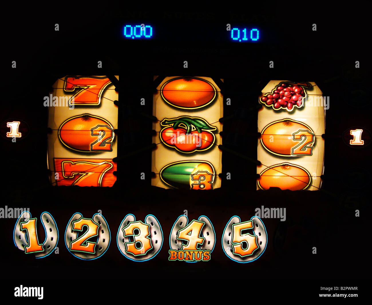 Roll a win arcade hi-res stock photography and images - Alamy