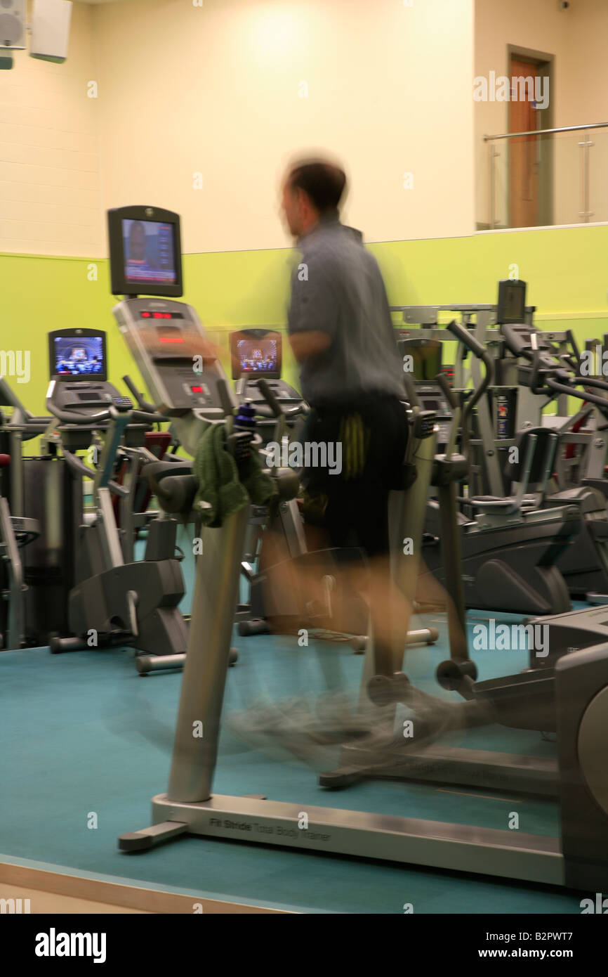 People using gym equipment hi-res stock photography and images - Alamy