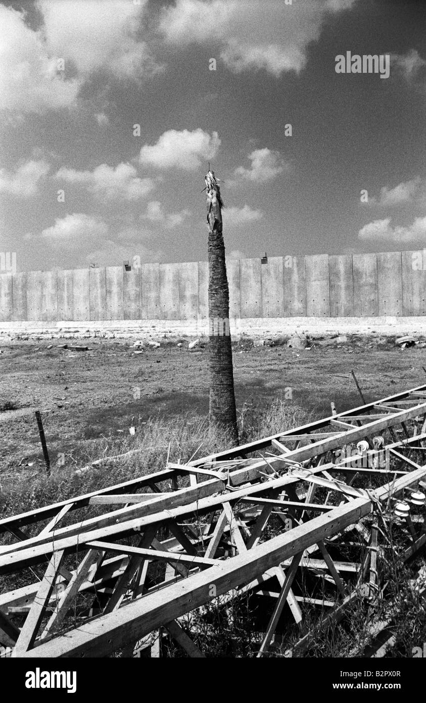 Separation barrier Black and White Stock Photos & Images - Alamy