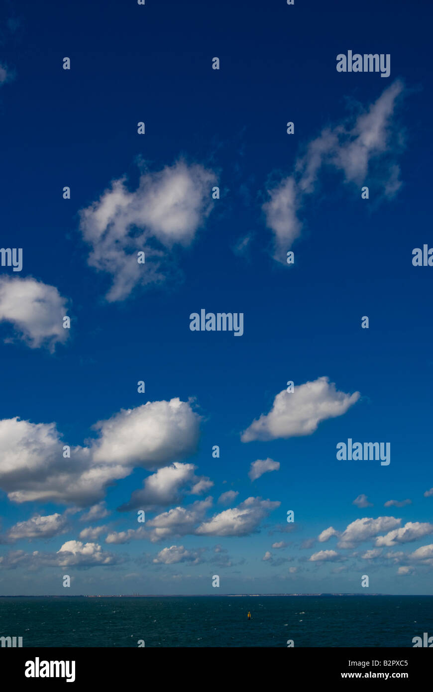 Europe UK england english channel sky horizon Stock Photo - Alamy