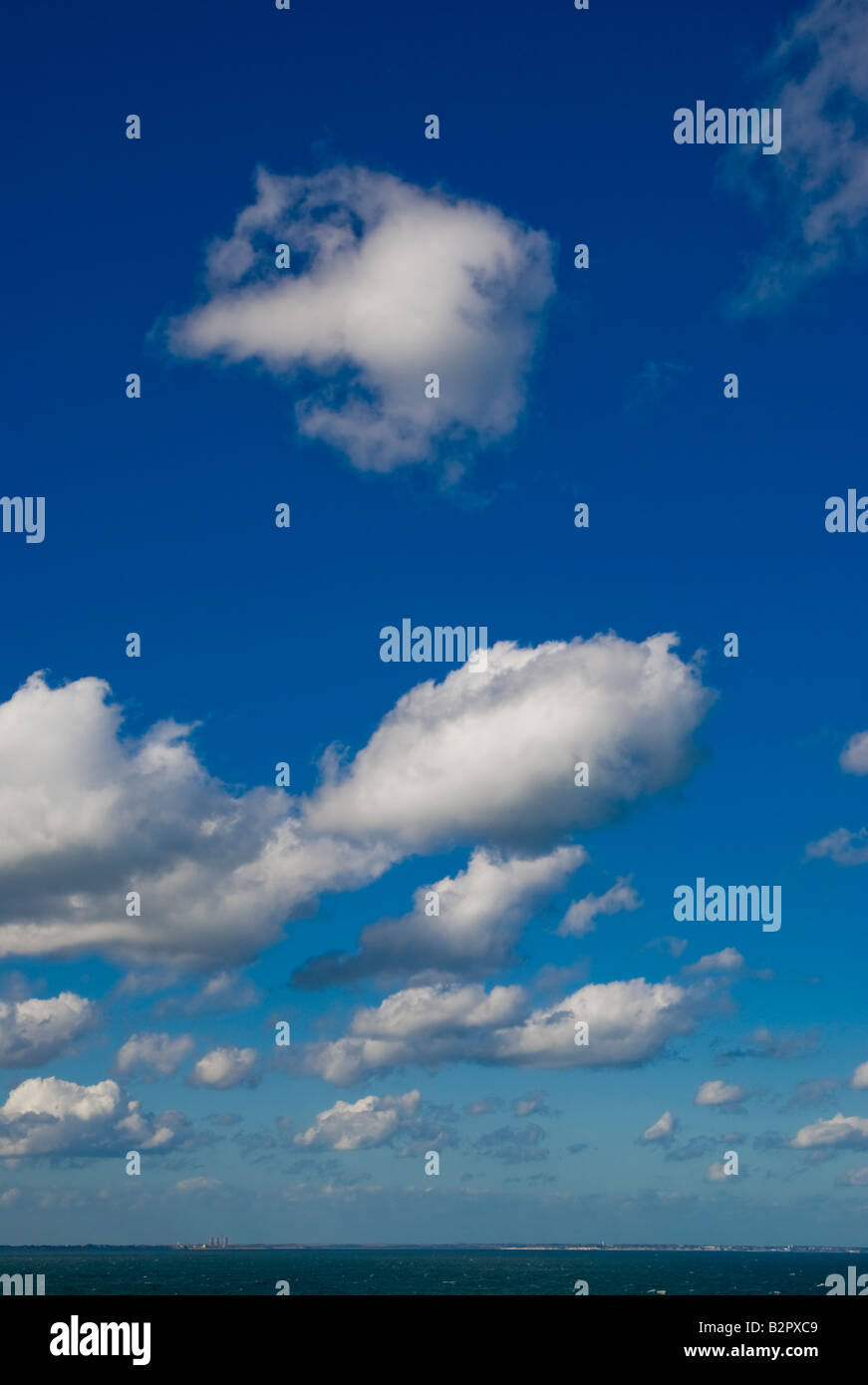 Europe UK england english channel sky horizon Stock Photo - Alamy