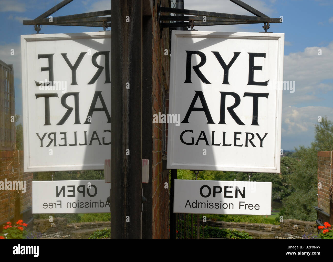 Art gallery sign hi-res stock photography and images - Alamy