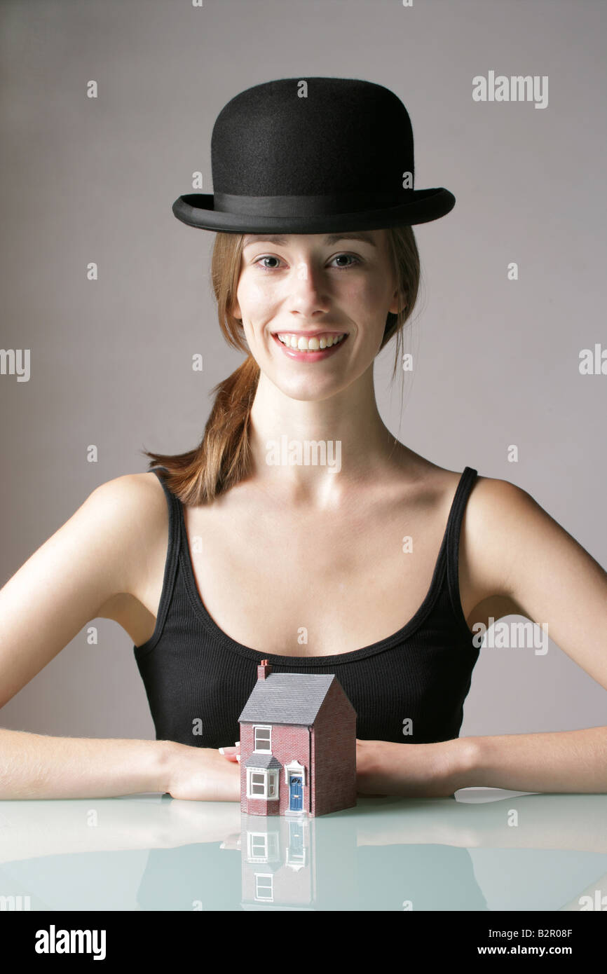 [female with model house] Stock Photo - Alamy