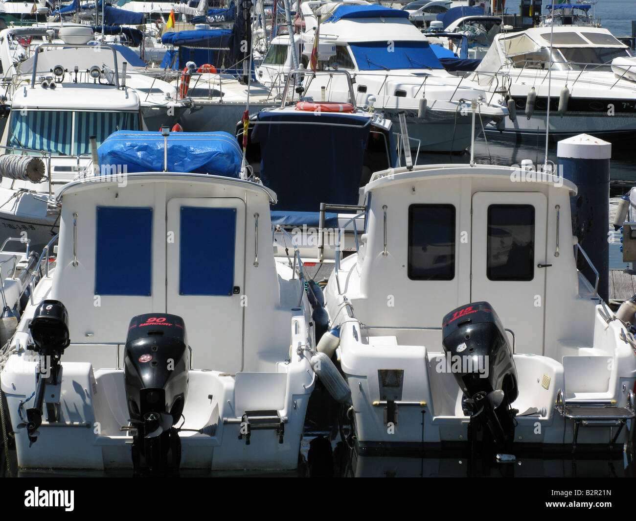 Outboard motor boats in harbour hi-res stock photography and images - Alamy