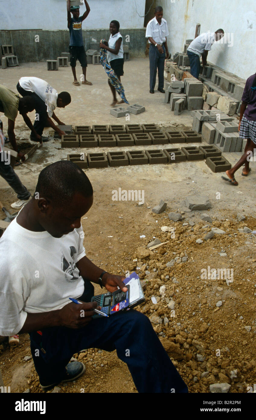 Construction site luanda angola hi-res stock photography and images - Alamy