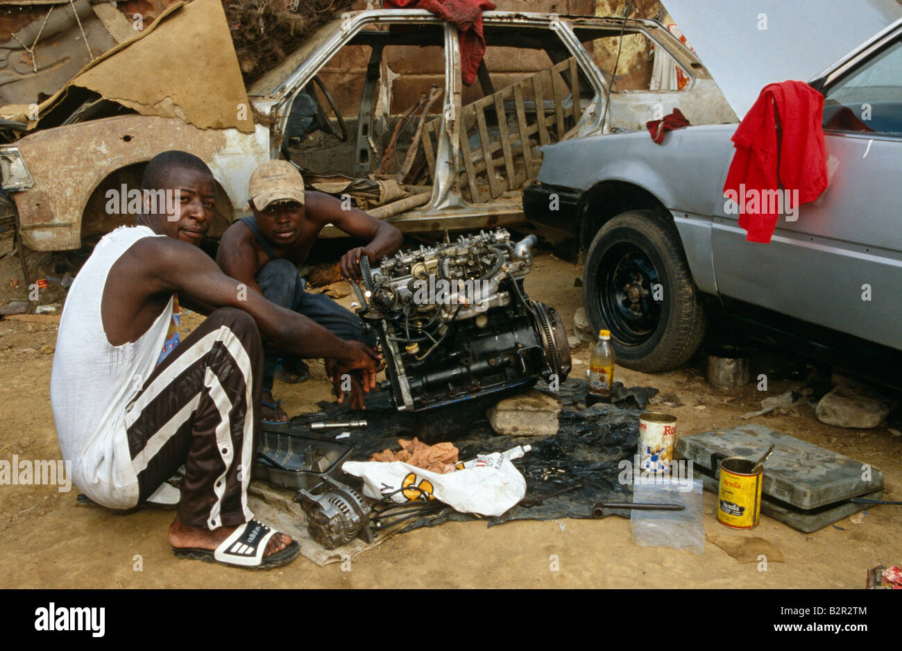Mechanic workshop in Angola Stock Photo - Alamy
