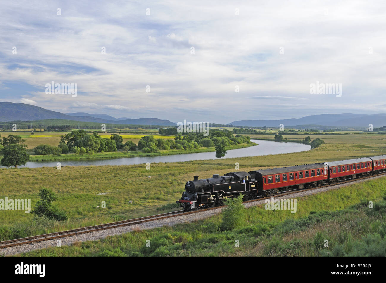 The Strathspey Railway Steam Train approaching Broomhill Station ...