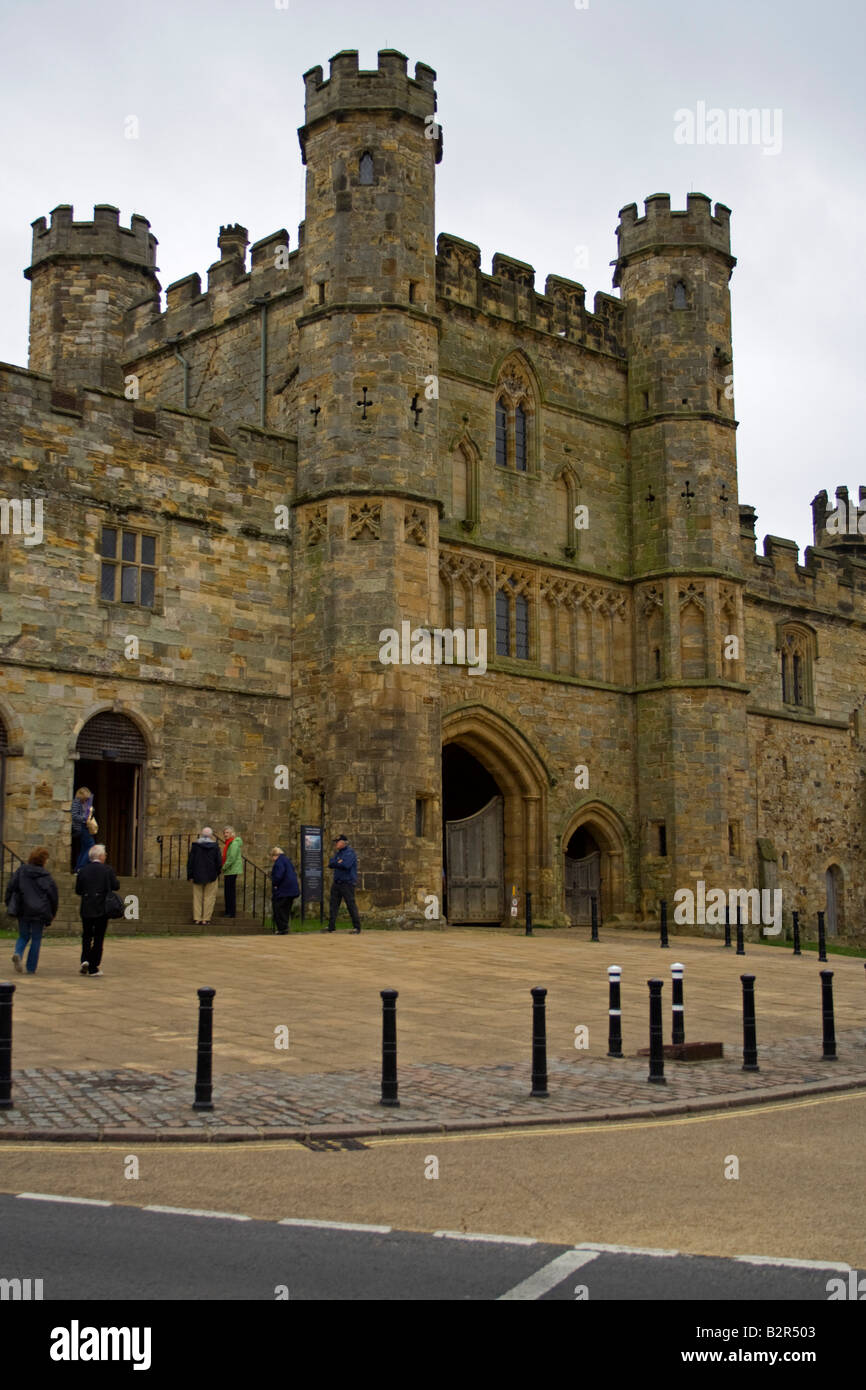 the front gatehouse entrance to battle abbey Stock Photo - Alamy
