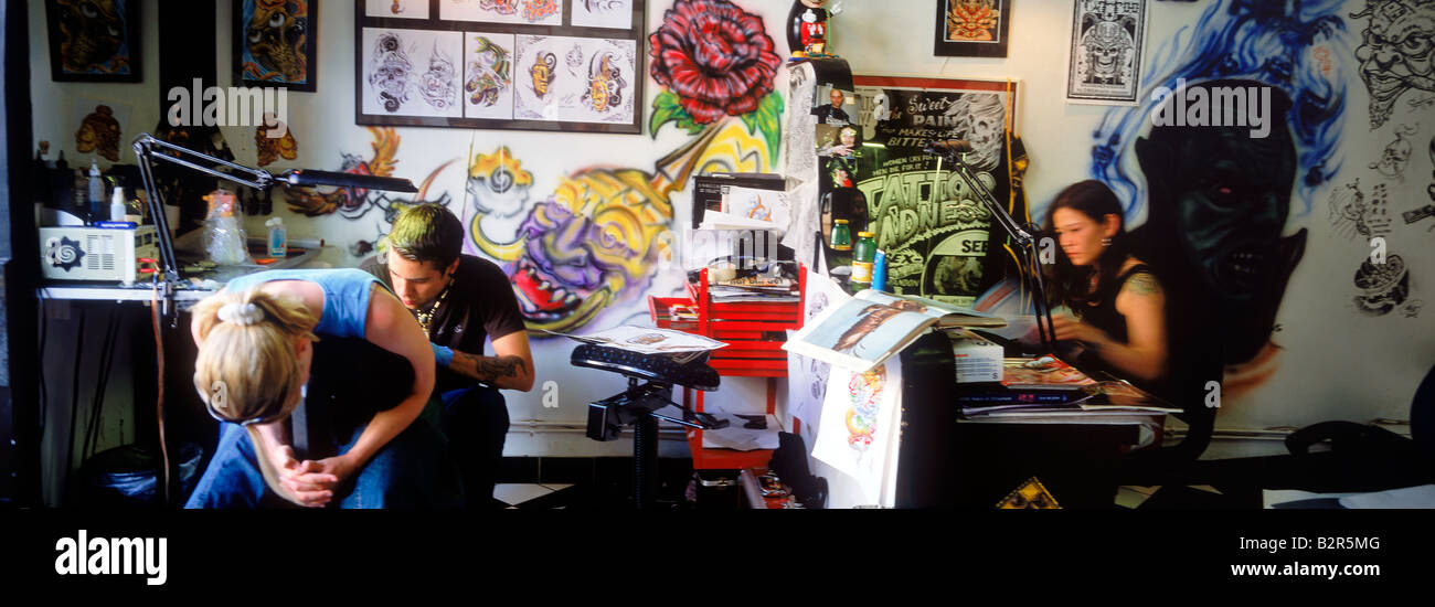Tattoo parlor hi-res stock photography and images - Alamy