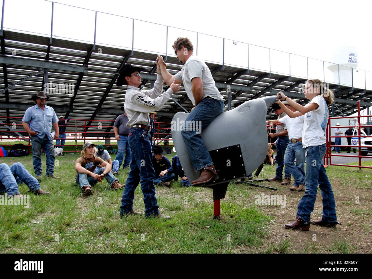 US HOMESTEAD Sankey s Rodeo School Bullriding First lesson on Il Toro ...