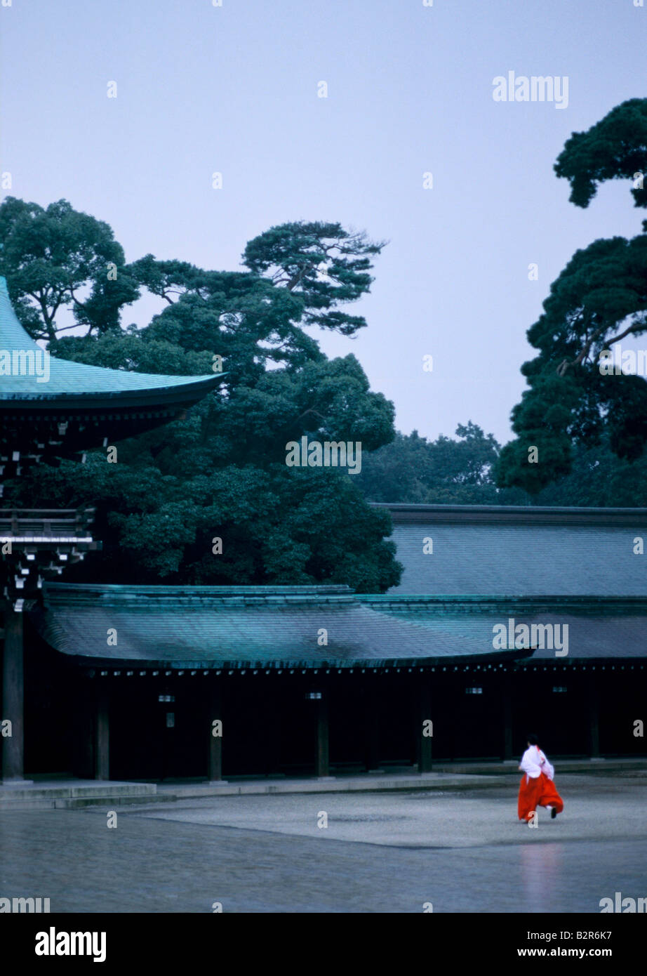 japan temple rain Stock Photo - Alamy