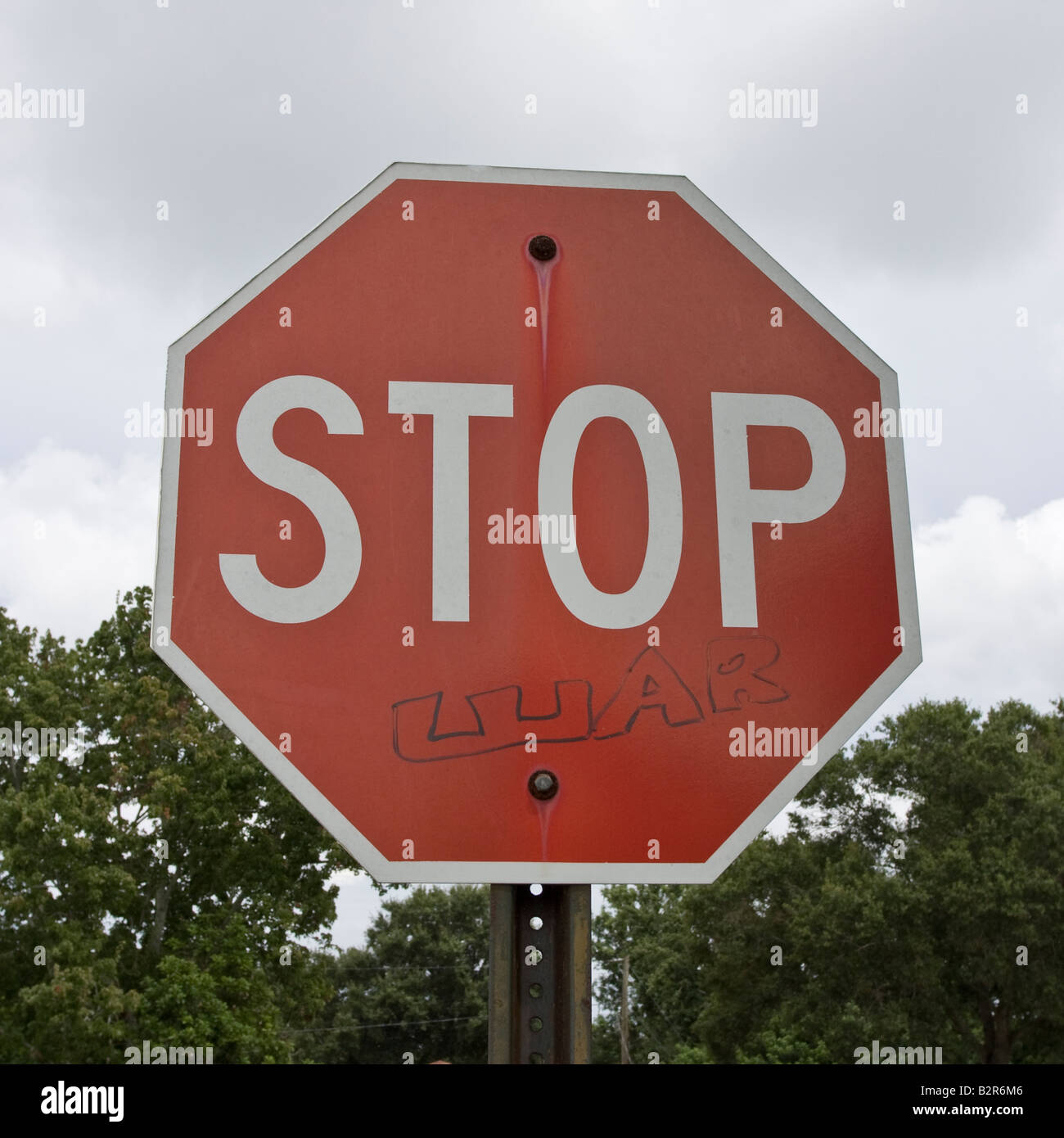 Graffiti stop sign hi-res stock photography and images - Alamy