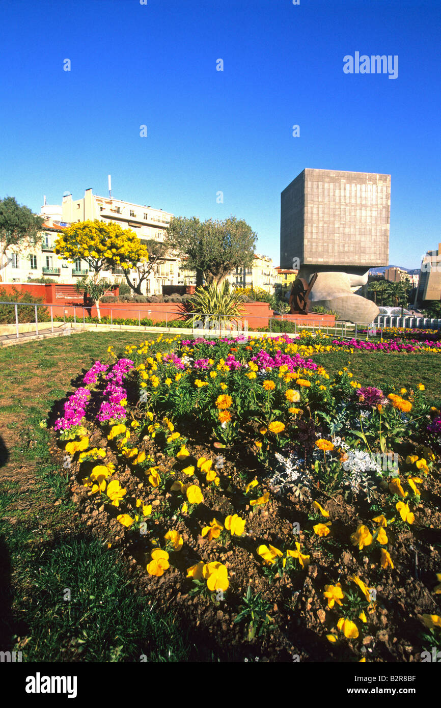 Nice library building called "square head" and marechal Juin garden ...