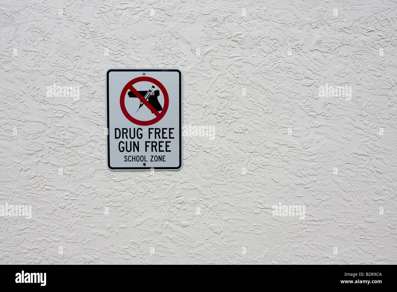 Gun and Drug Free School Zone Sign with Firearm and Needle in Red ...