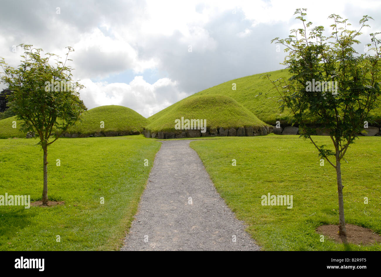 Knowth Burial Mounds High Resolution Stock Photography and Images - Alamy