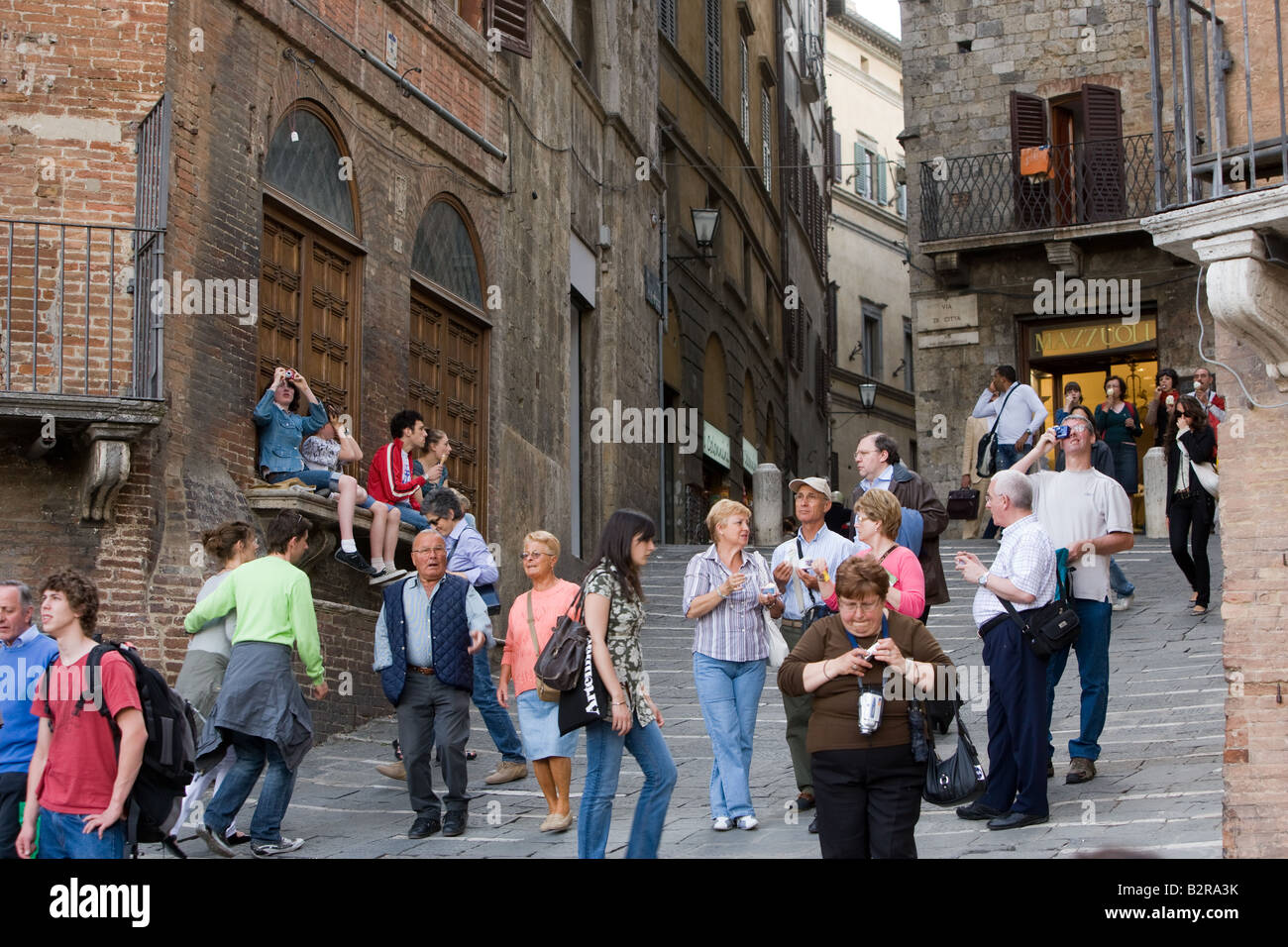 Back alley in old medieval hi-res stock photography and images - Alamy