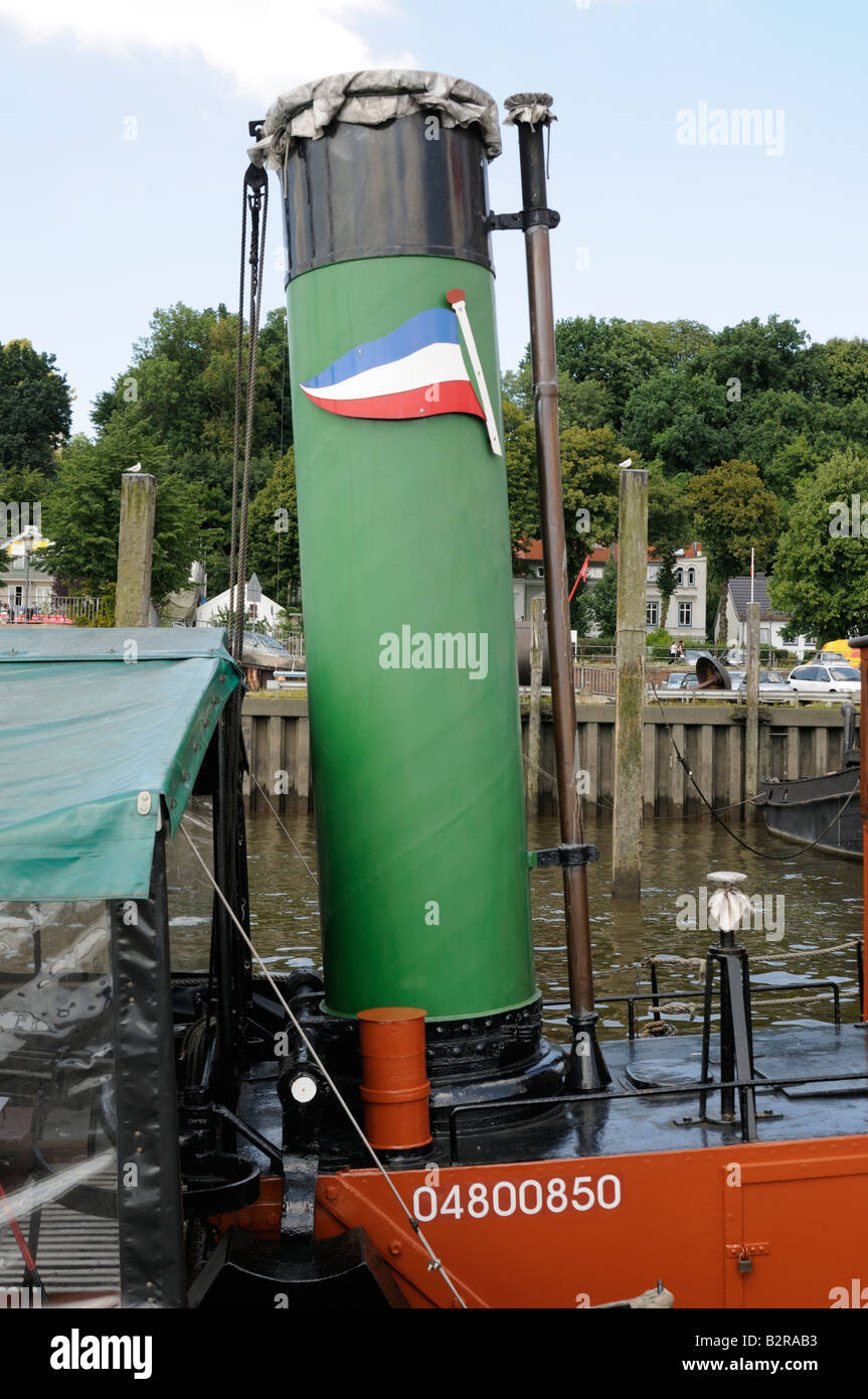 Tug funnel hi-res stock photography and images - Alamy