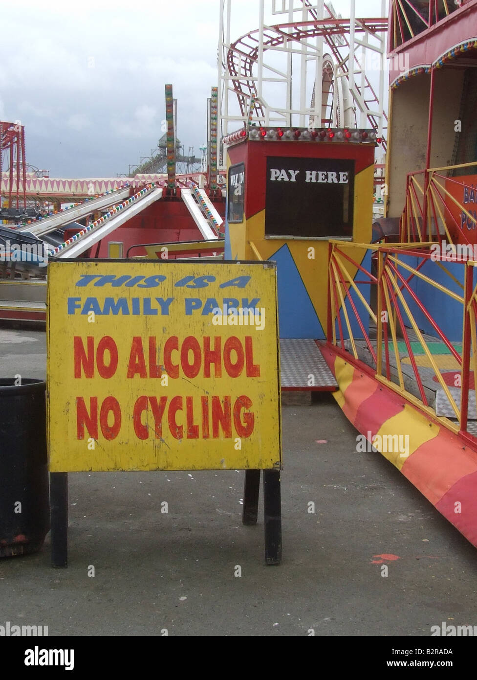 No alcohol and cycling sign at rhyl fairground hi-res stock photography ...