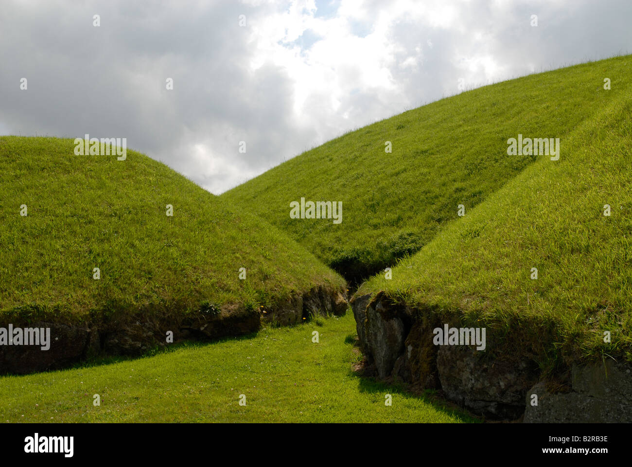 Knowth Burial Mounds High Resolution Stock Photography and Images - Alamy