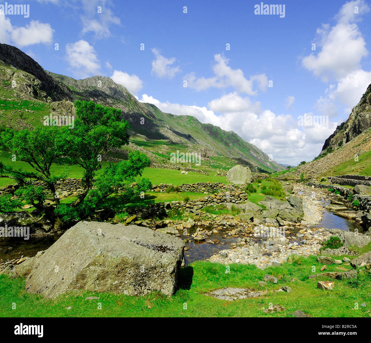 Llanberis mountain range hi-res stock photography and images - Alamy