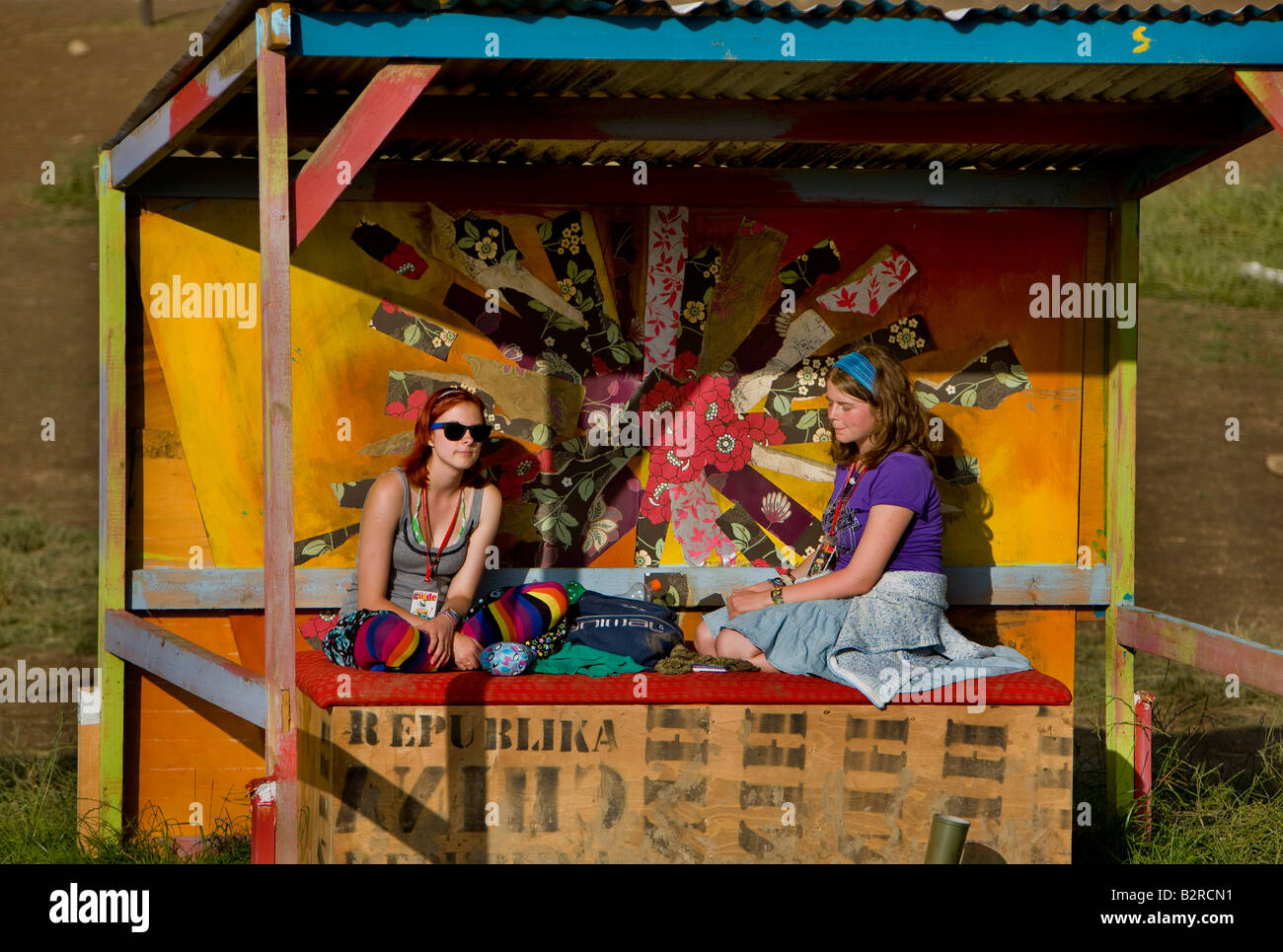 Glastonbury festival girls uk hi-res stock photography and images - Alamy