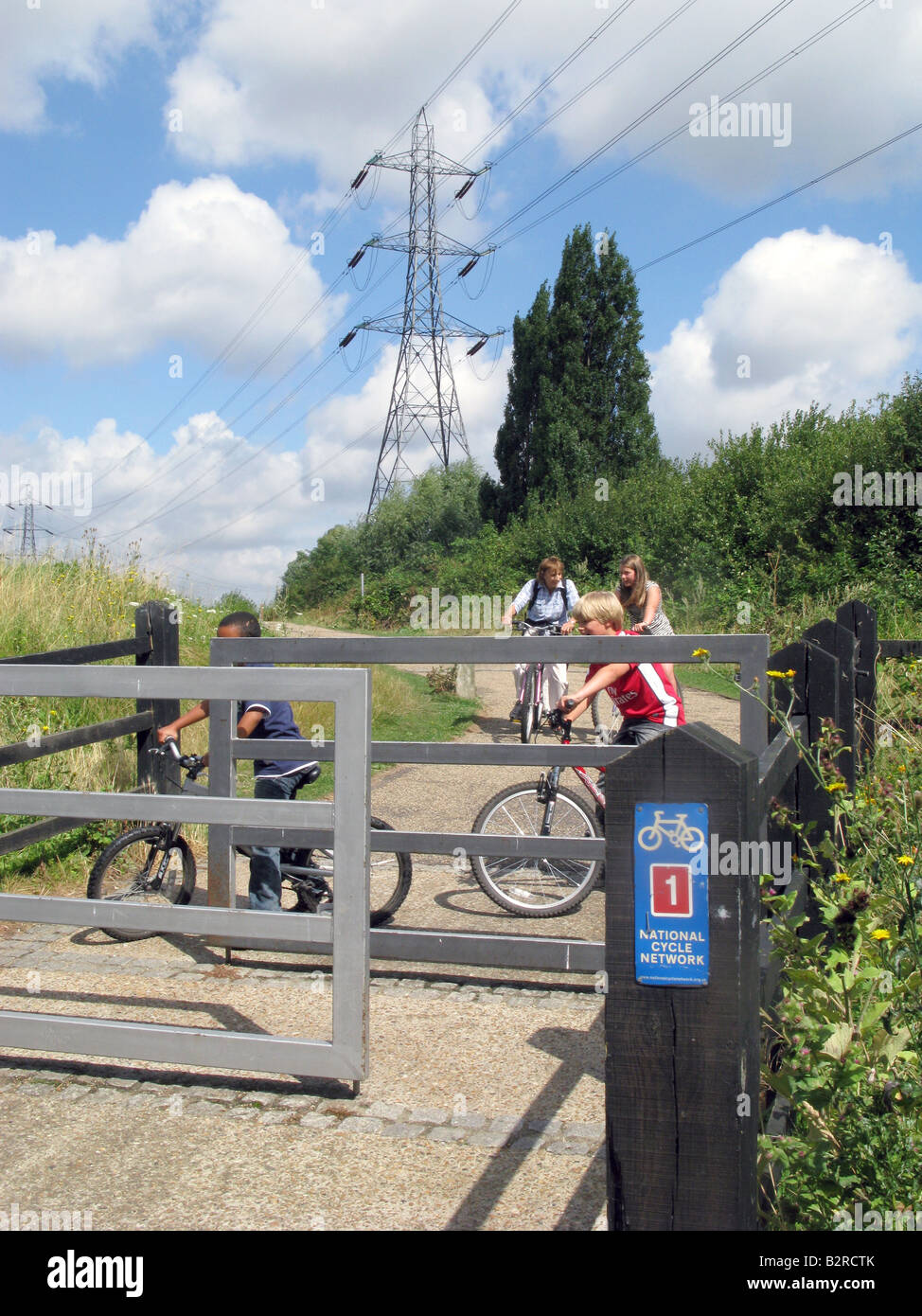 Cycle route london cycle network hi-res stock photography and images ...