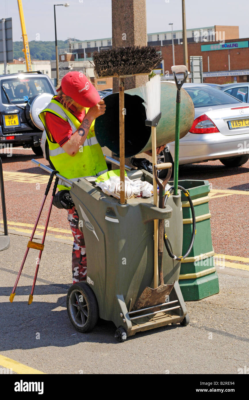 Street cleansing operative hi-res stock photography and images - Alamy