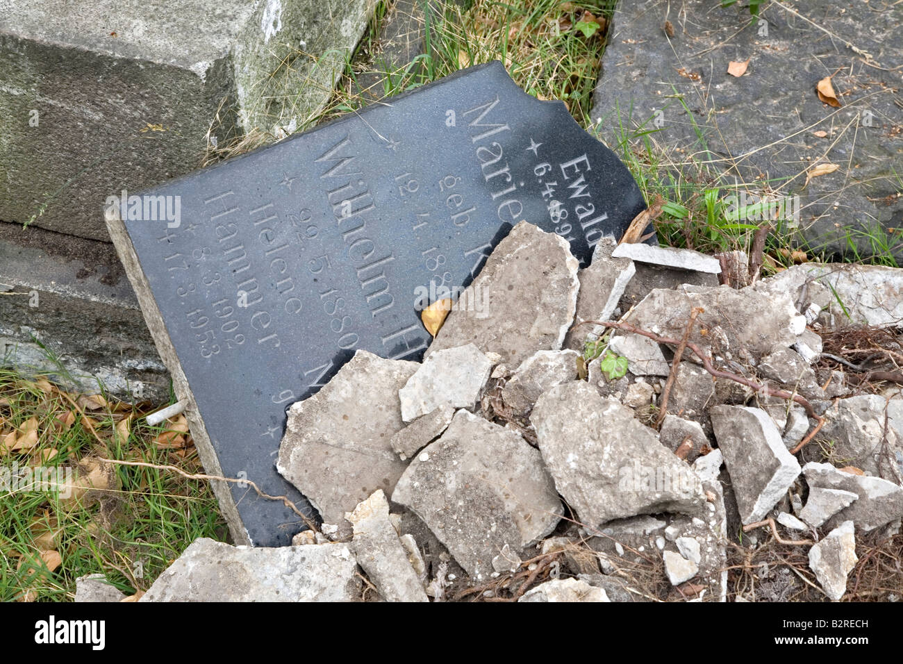 Symbolic tombstone hi-res stock photography and images - Alamy