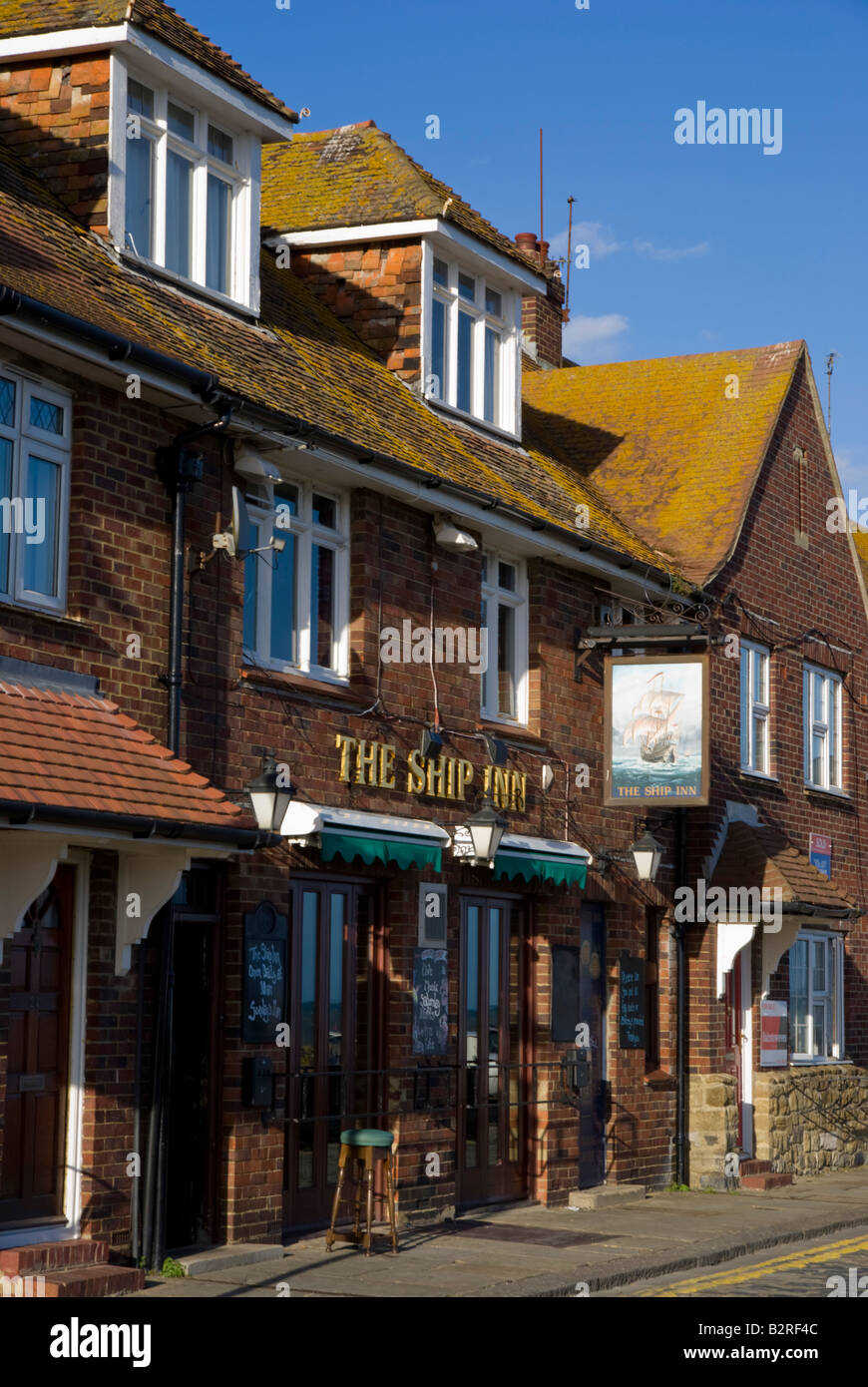Europe UK england kent folkstone harbour pub Stock Photo - Alamy