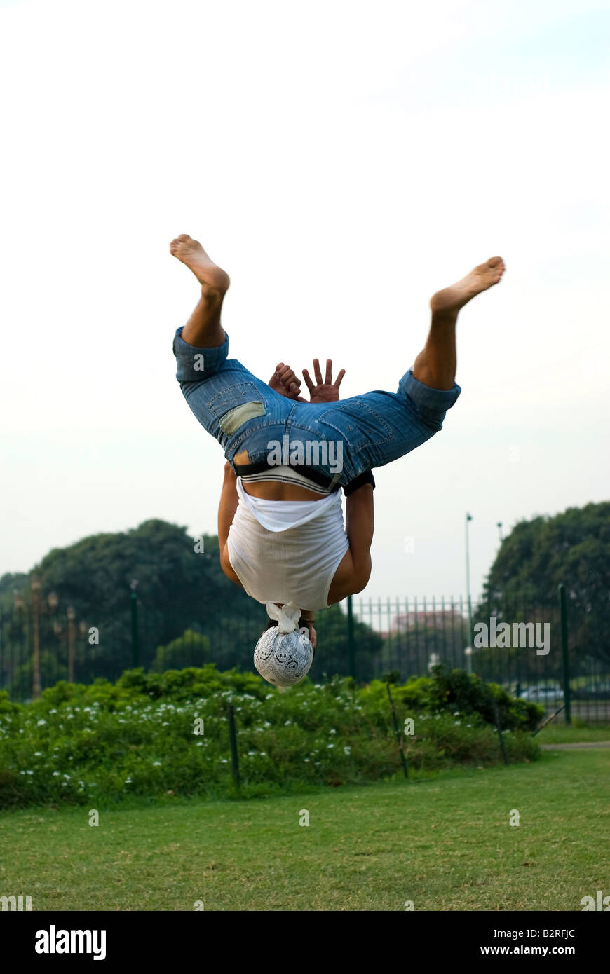 Youth acrobat hi-res stock photography and images - Alamy