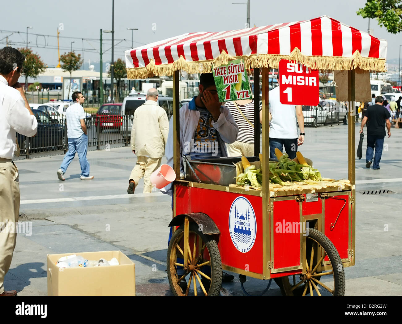 Istanbul corn seller hi-res stock photography and images - Alamy