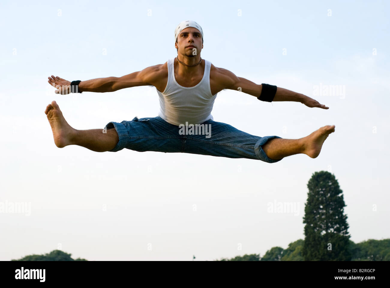 Youth acrobat hi-res stock photography and images - Alamy