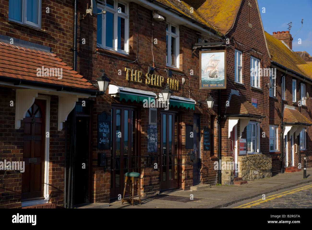 Europe UK england kent folkstone harbour pub Stock Photo - Alamy