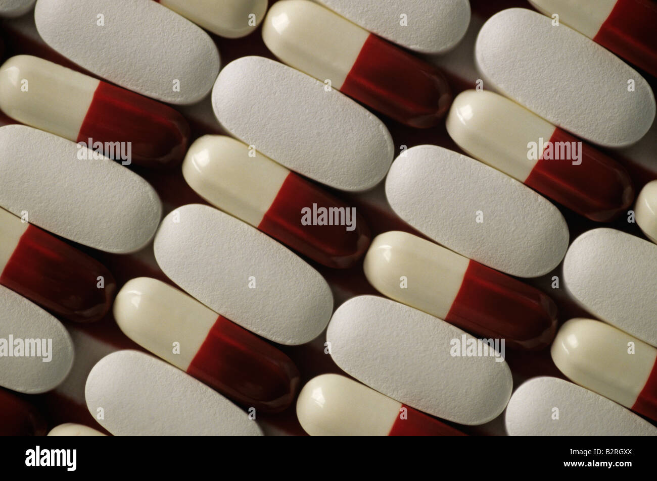 Rows and pattern of red and white pills capsules USA Stock Photo - Alamy