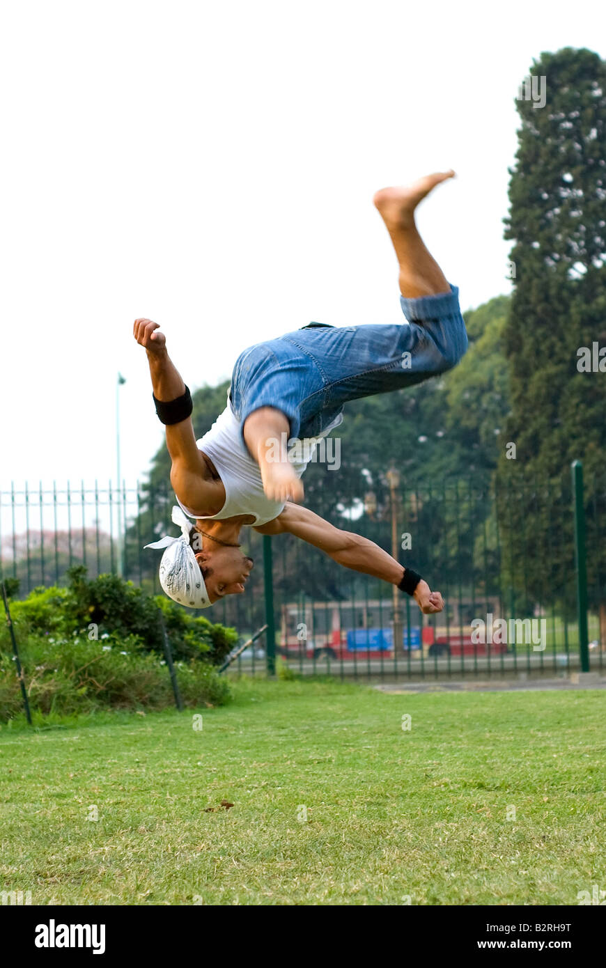 Acrobat street athlete hi-res stock photography and images - Alamy