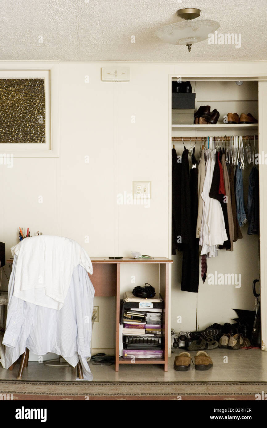 Unorganized student desk hi-res stock photography and images - Alamy